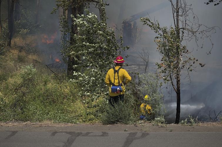 Firefighters respond to wildfire near Sarg Hubbard Park in Yakima ...