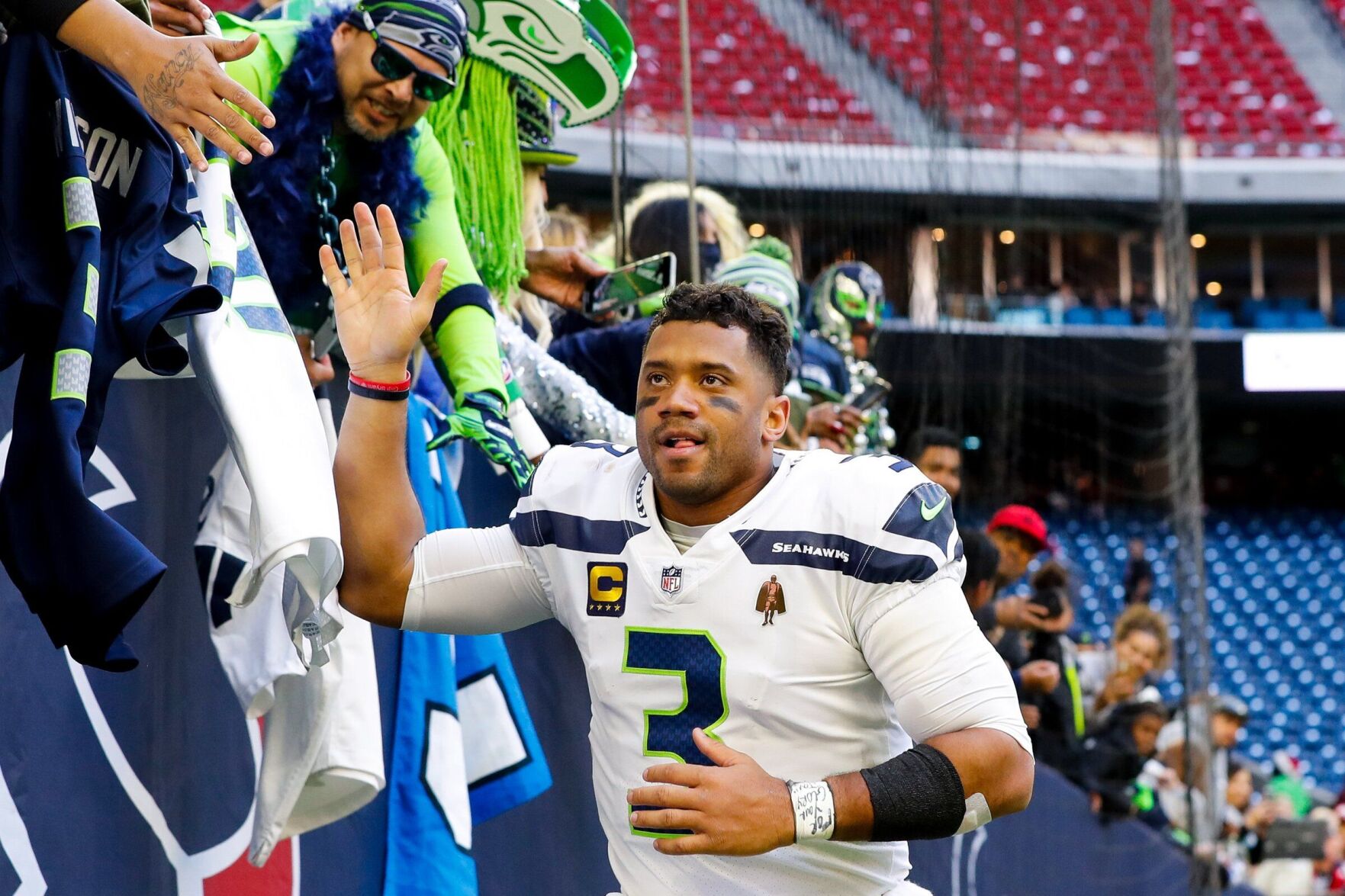 Russell Wilson announces move to CBS in apparent retirement video ...