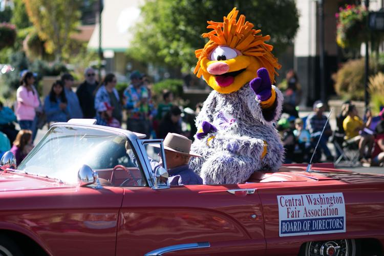 Photos: Yakima's Sunfair Parade | Photos and Videos | yakimaherald.com