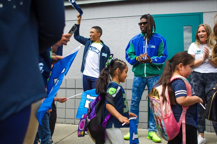 Seahawks rookies, Eagles running back visit area schools | Sports ...