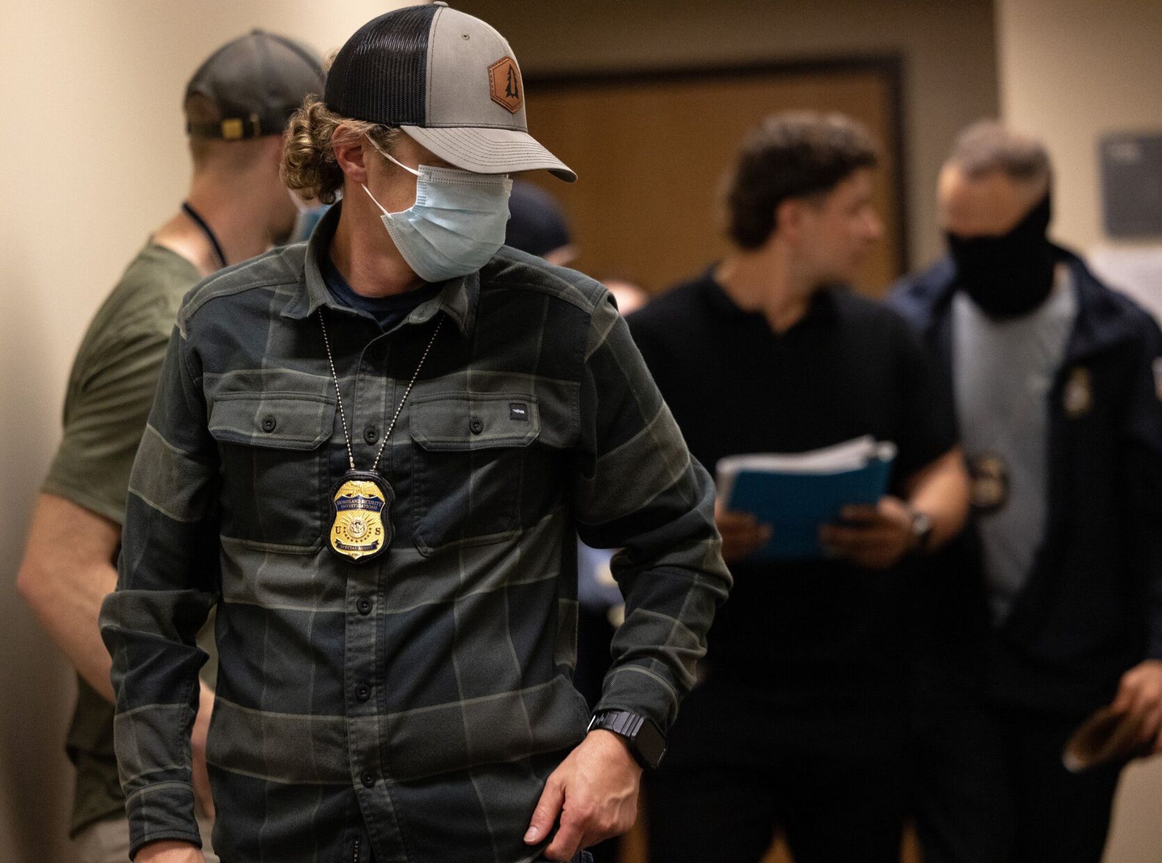 Washington lawmakers approve police mask ban, send it to governor ...