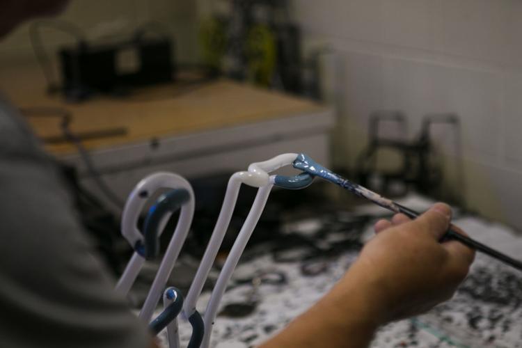 PHOTOS: Yakima neon artist | News Photos | yakimaherald.com