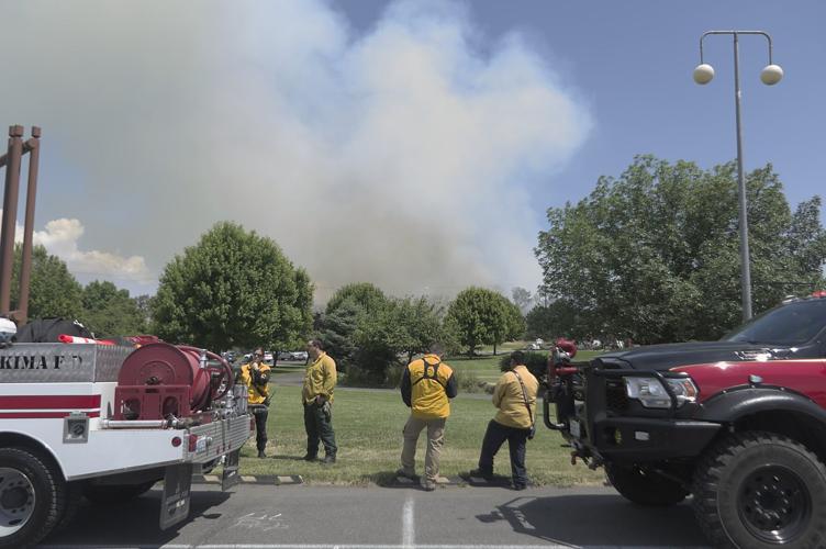 Firefighters respond to wildfire near Sarg Hubbard Park in Yakima ...