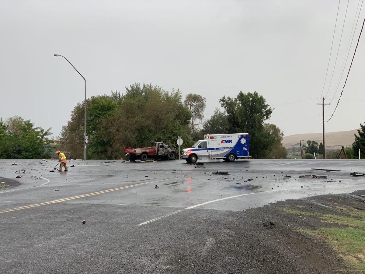 Updated: Crash closes State Route 24 in Moxee | Local | yakimaherald.com