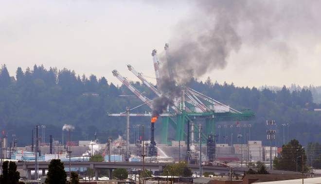 Oil refinery fire sends smoke across Tacoma | Northwest | yakimaherald.com