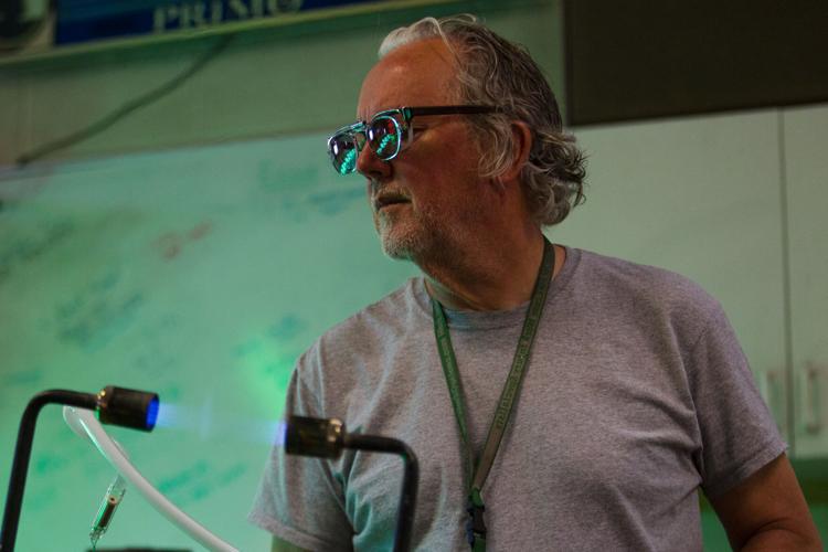 PHOTOS: Yakima neon artist | News Photos | yakimaherald.com