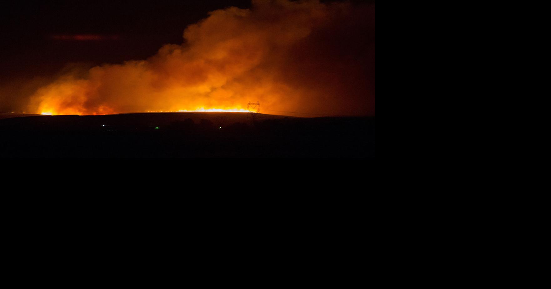Photos: Dozens of homes threatened in Rattlesnake Ridge fire near ...