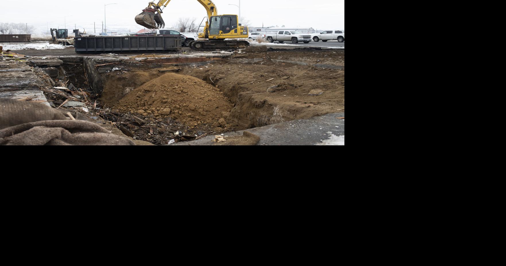 Landmark Yakima restaurant building demolished; familiar neon sign in ...