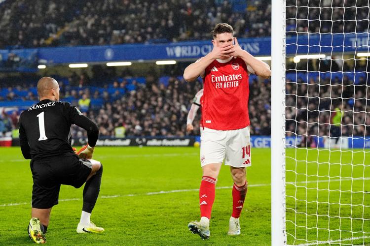 Arsenal feasts on Sanchez mistakes to set up 3-2 win over Chelsea in ...