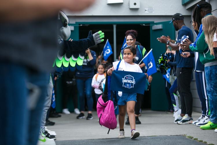 Seahawks rookies, Eagles running back visit area schools | Sports ...