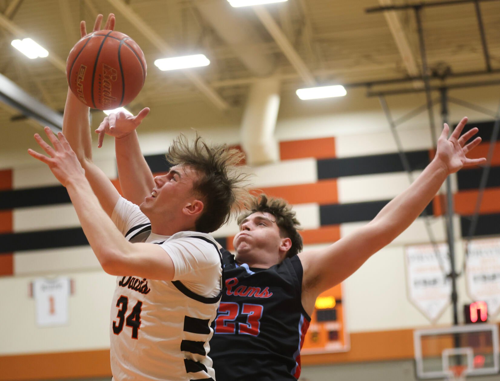 West Valley boys stun Davis on Hill's late three to win district title ...