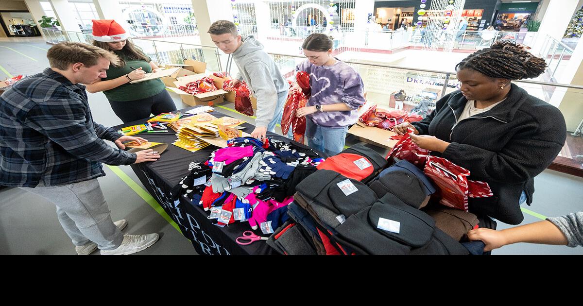 HPU Students Stuff 1,000 Stockings for Salvation Army | Education ...