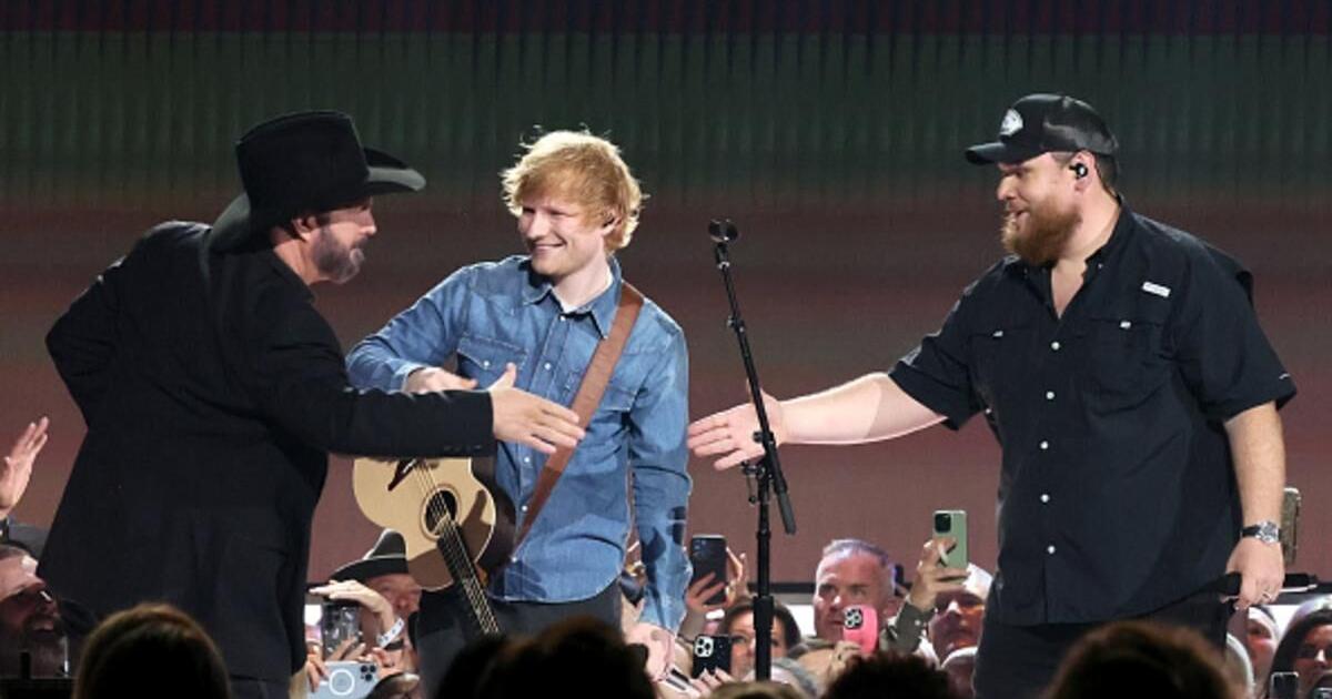 Garth Brooks Surprises Luke Combs with $90,000 Ford Bronco Raptor Gift ...
