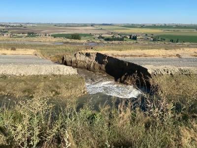 Canal collapse near Basin City floods area | Columbia Basin ...
