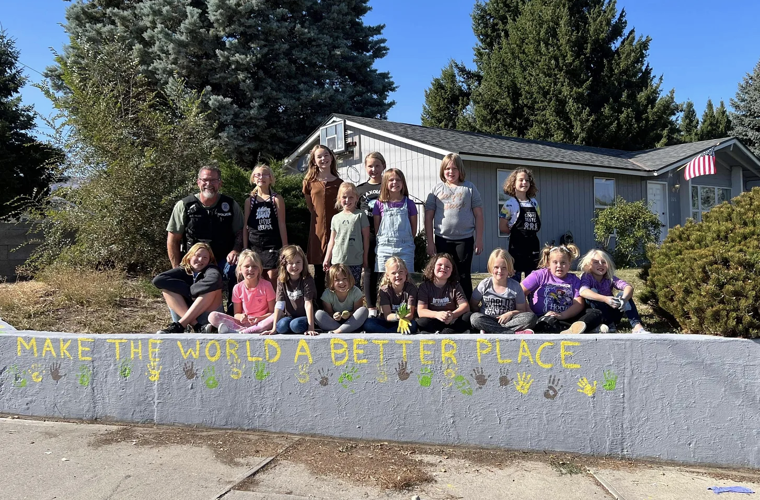 Girl Scouts Fight Back Against Graffiti in South Wenatchee | Db Reports ...