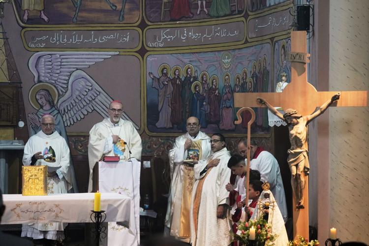 Gaza's tiny Christian community tries to capture the holiday spirit ...