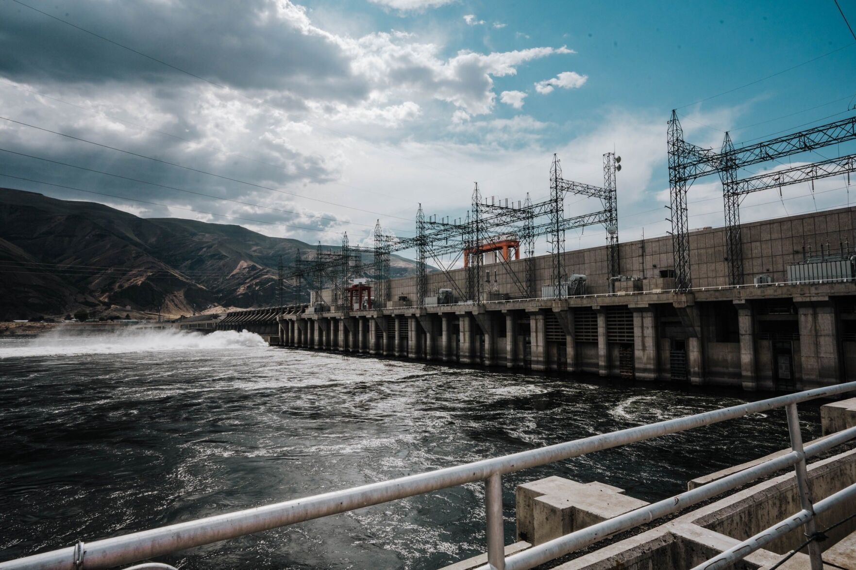 House Passes Newhouse Hydro Bill to President | Columbia Basin ...