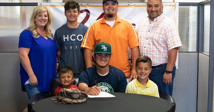 Moses Lake’s Zach Valdez signs with Big Bend | Columbia Basin ...