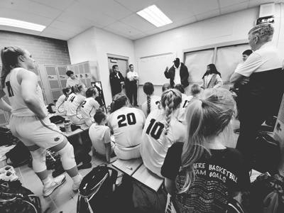 NBA legend Kobe Bryant makes appearance at Cashmere girls b-ball game ...