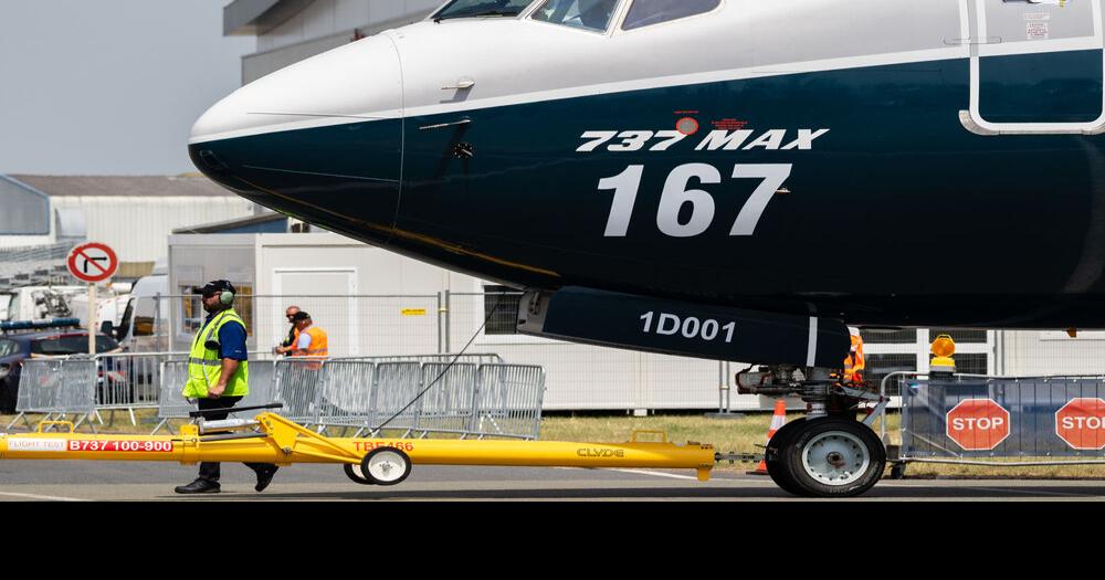 Federal officials order grounding of Boeing 737 Max 9 jetliners after a plane suffers a blowout ...
