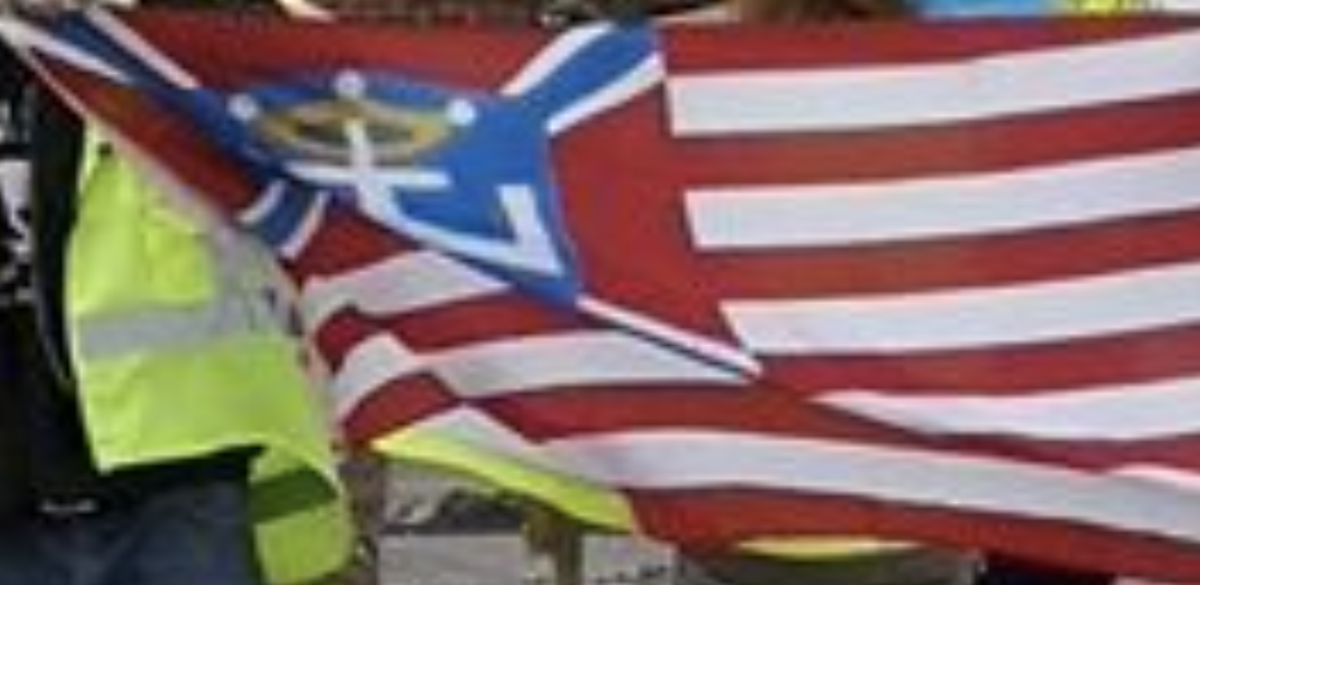 White supremacy group gathers on pedestrian bridge above I-90 in Moses ...