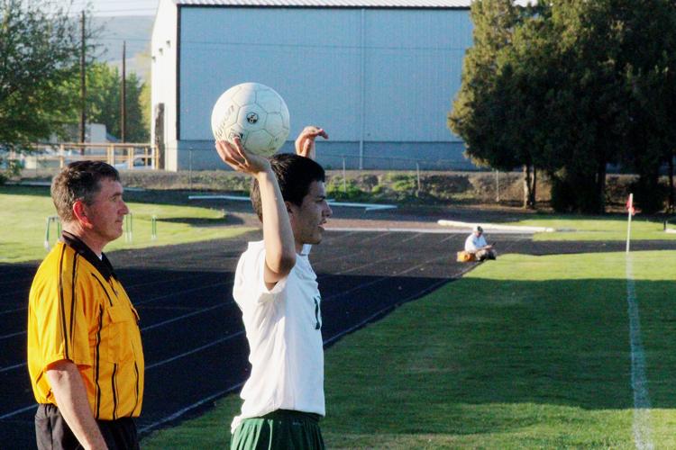Quincy soccer continues winning streak in blowout against Wapato ...