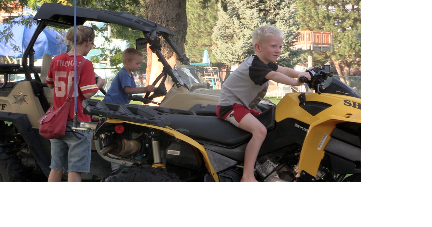 Despite the heat, hundreds come out for Moses Lake PD's National Night ...