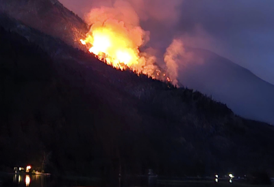 Crews fortify protection of Stehekin as Pioneer Fire slows | Columbia ...