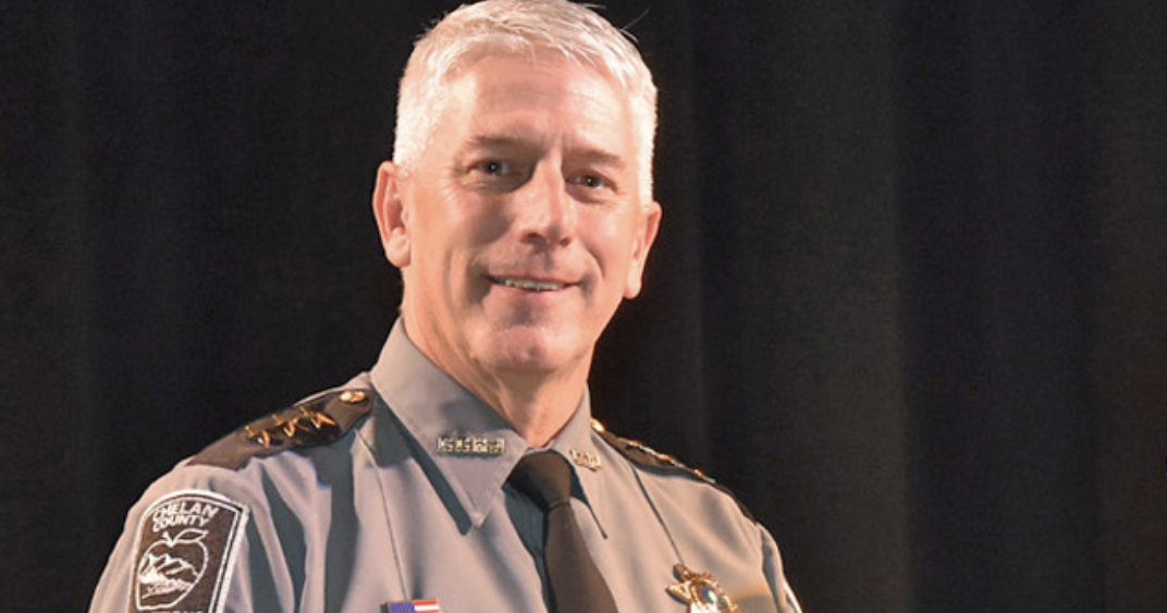 Chelan County jail director on inmates' attempted murder of officer ...