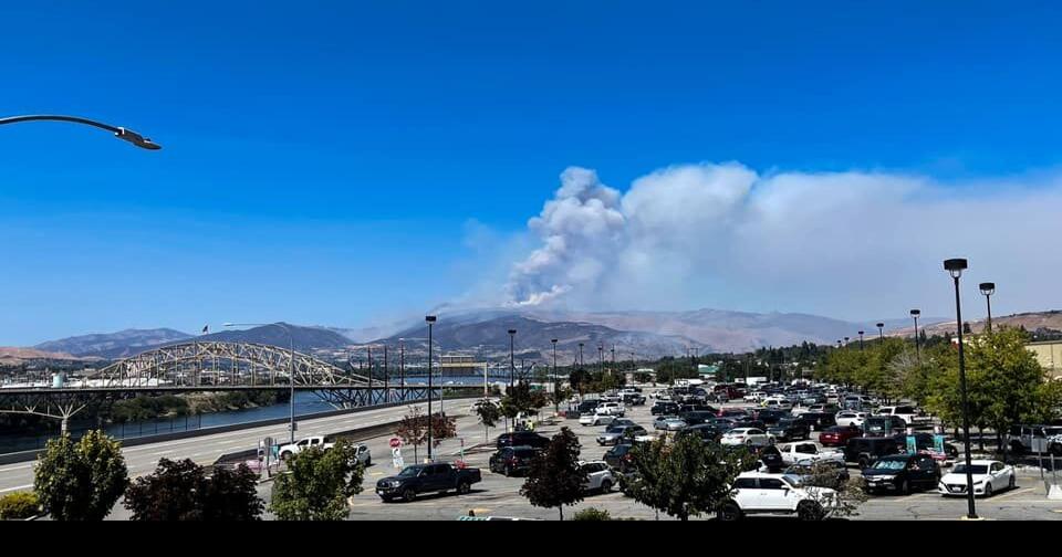 Wildfire near Wenatchee threatens more than 1,500 homes | Wenatchee ...