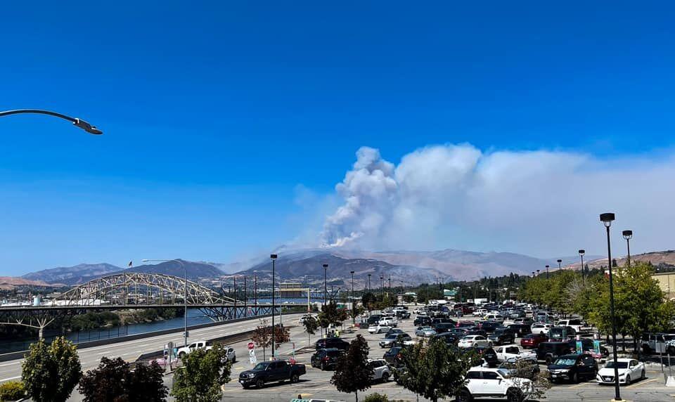 Wildfire near Wenatchee threatens more than 1,500 homes | Wenatchee ...