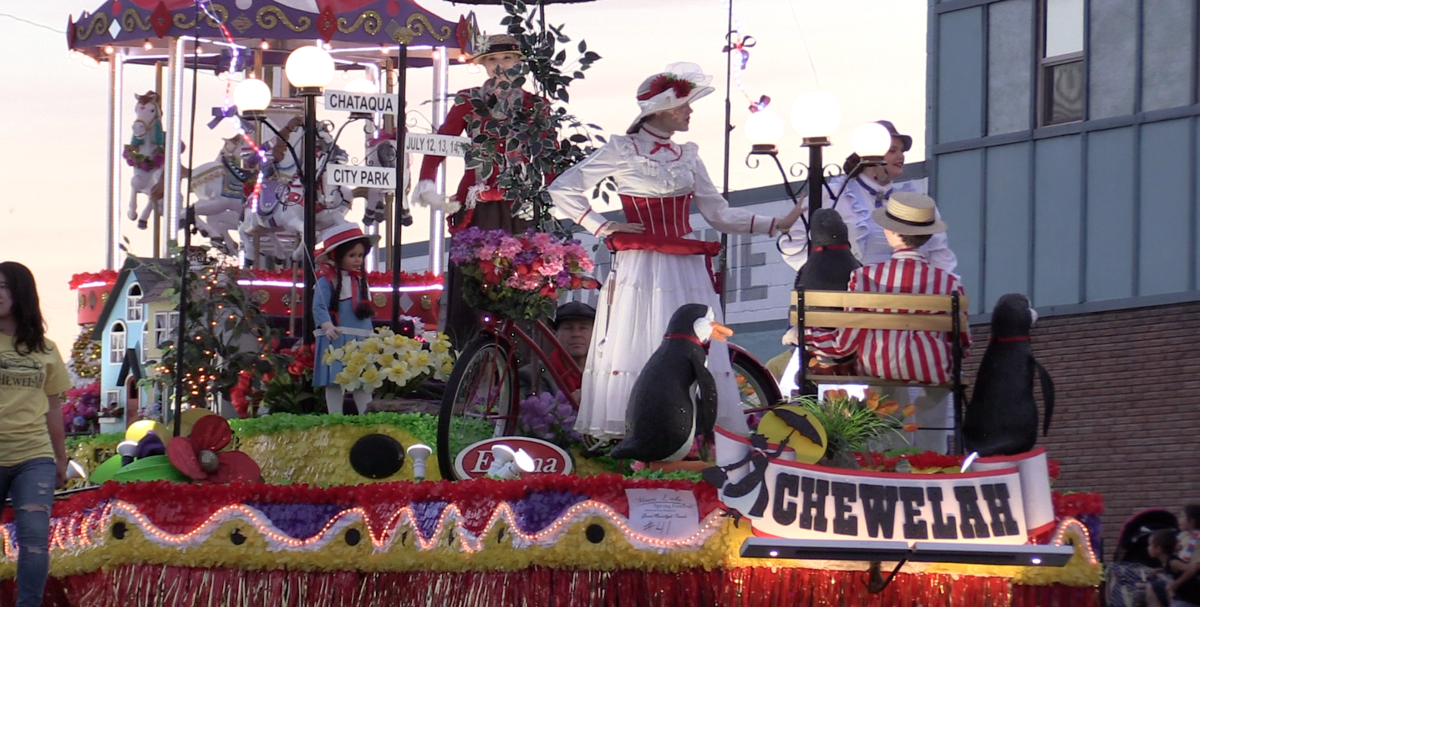 Families pack downtown Moses Lake for annual Grand Moonlight Parade ...