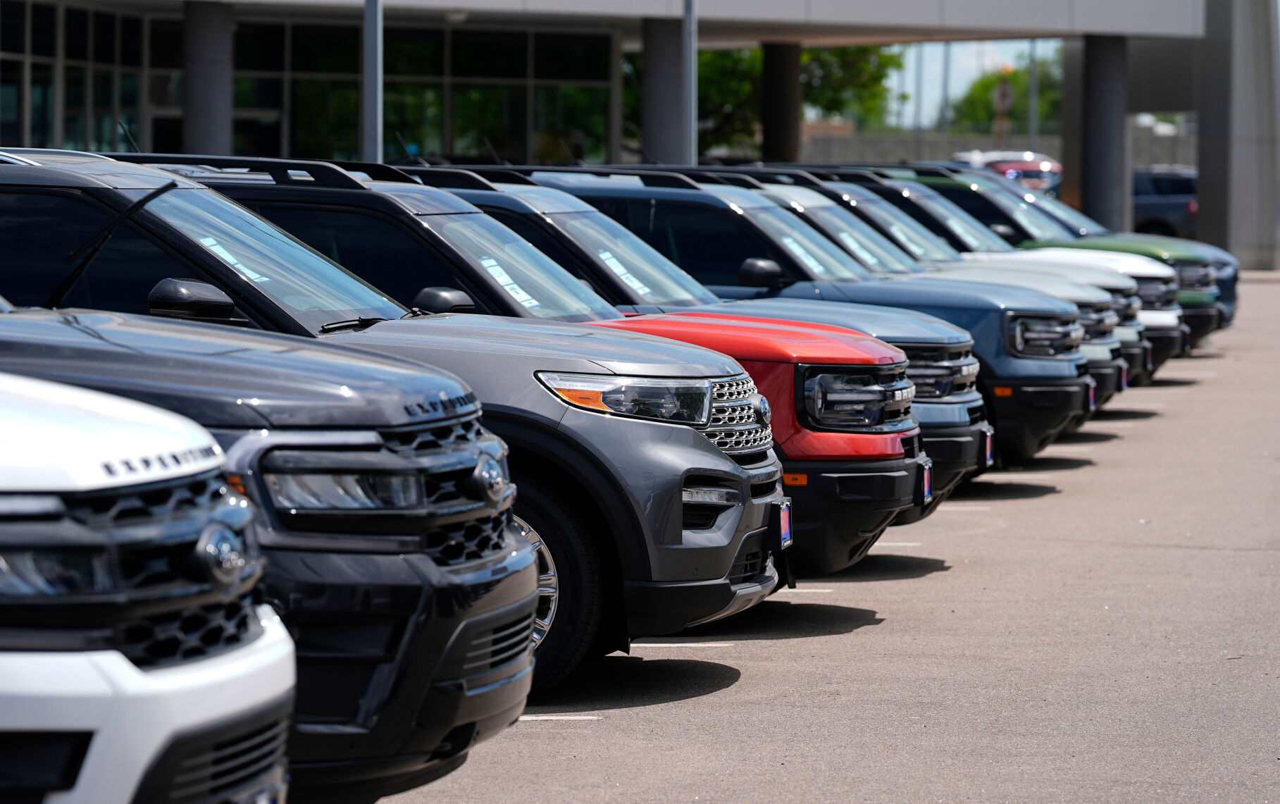 Car shopping trends and tips for 2026 from Edmunds | National News ...