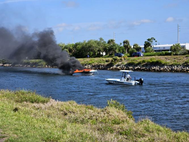 Boat destroyed by fire on Venice's Intracoastal Waterway | News ...
