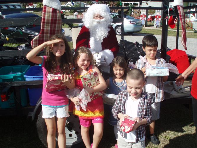 Santa’s early arrival thrills Parkside children | News Archives ...