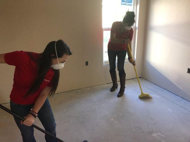 Habitat receives donation, volunteers at Mason's Ridge | Sebring ...