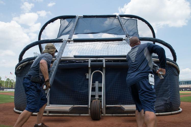 A Game in the Life: Stone Crabs Grounds crew | News Archives | yoursun.com