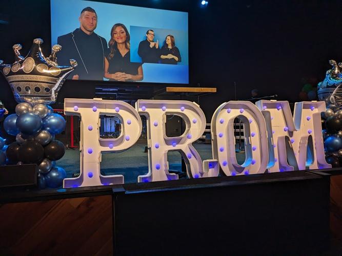 Guests treated to a Tim Tebow sponsored prom | News | yoursun.com