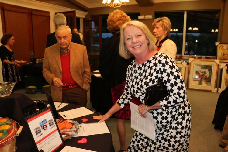 Art auction benefits Temple Shalom | News Archives | yoursun.com