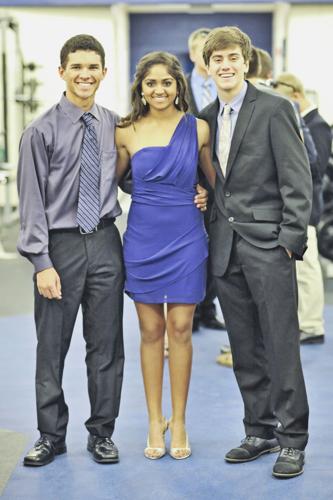 Rain can’t dampenHomecoming Court’s spirit | News Archives | yoursun.com