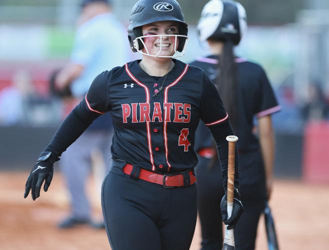 SOFTBALL: Bulldogs take bite out of Pirates | Sun Preps | yoursun.com