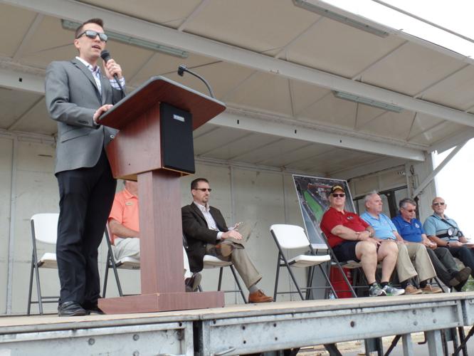 Airport hosts EMAS ‘block crushing’ ceremony | News Archives | yoursun.com