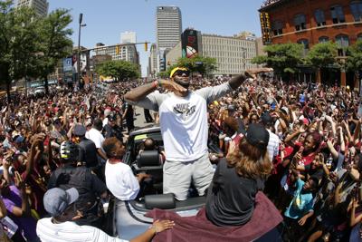 Crowd swarms Cleveland for title parade | News Archives | yoursun.com