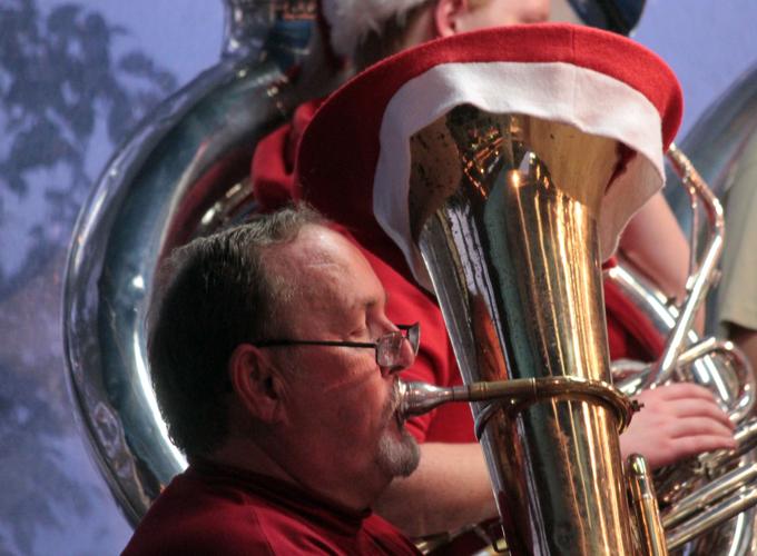 A very merry Tuba performance | News Archives | yoursun.com