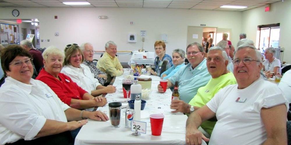 La Casa Grandmothers hold dinner/dance | News Archives | yoursun.com