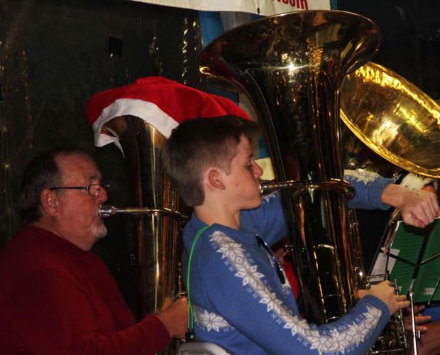 All-tuba concert toots out Christmas tunes | News Archives | yoursun.com