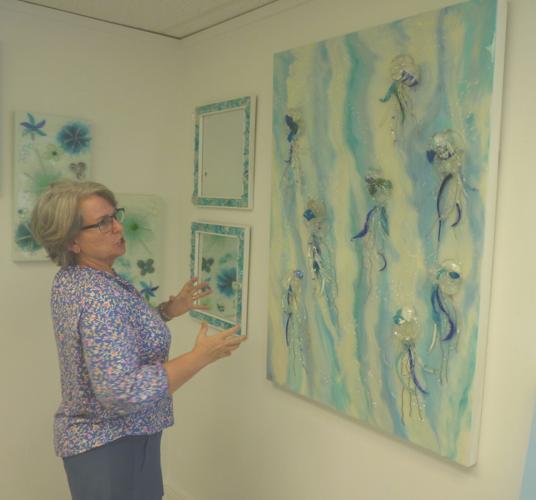 This Cape Coral artist takes shattered glass and makes showpieces ...