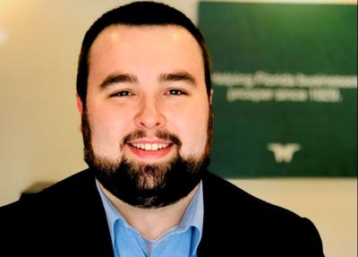 Commercial lender at new bank office | Business | yoursun.com
