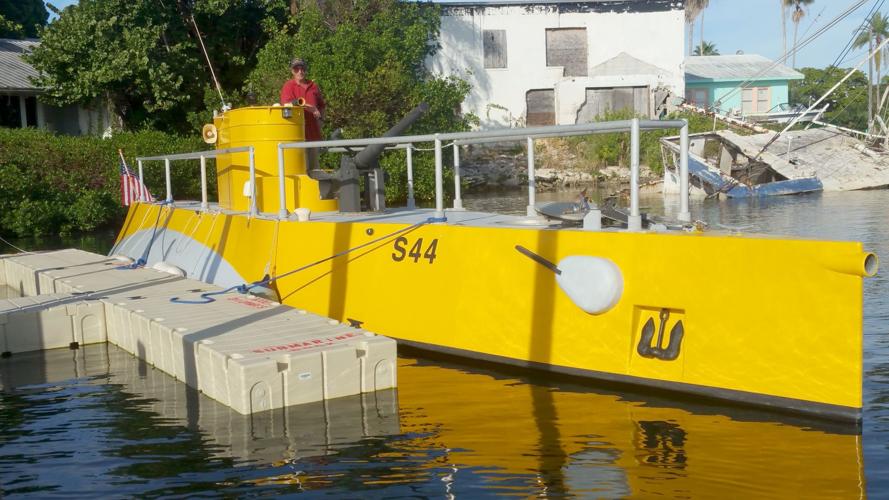 Submarine replica cruises into Placida | News Archives | yoursun.com
