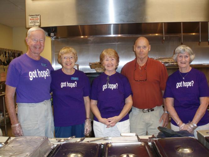Volunteers help feed hungry and homeless | News Archives | yoursun.com